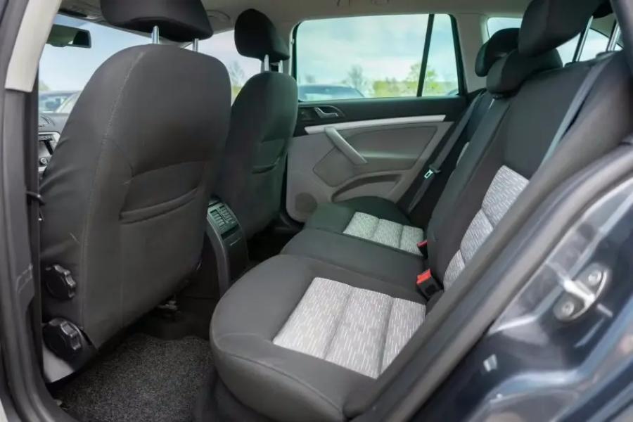 Grey Skoda Octavia 2009 in Liepaja, with an engine capacity of 1.80 L and mileage of 231 thousand km for 5700 €, photo 9 on AUTOMOTO.COM.LV
