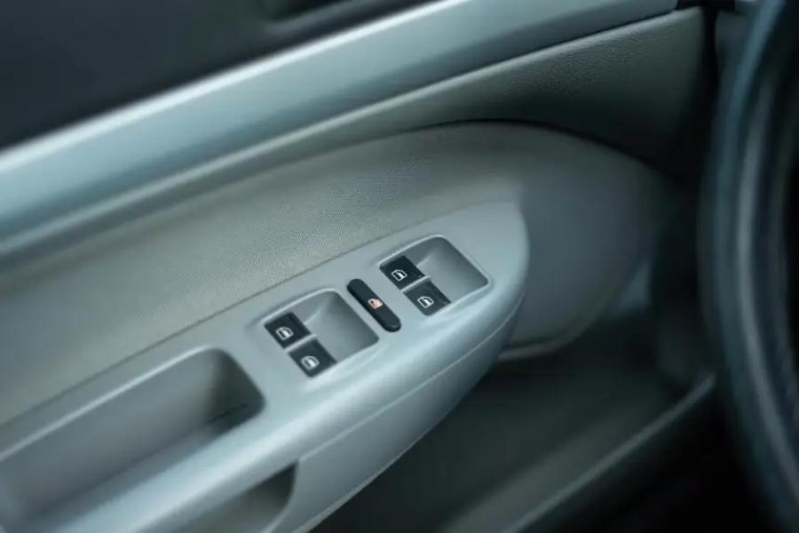 Grey Skoda Octavia 2009 in Liepaja, with an engine capacity of 1.80 L and mileage of 231 thousand km for 5700 €, photo 18 on AUTOMOTO.COM.LV