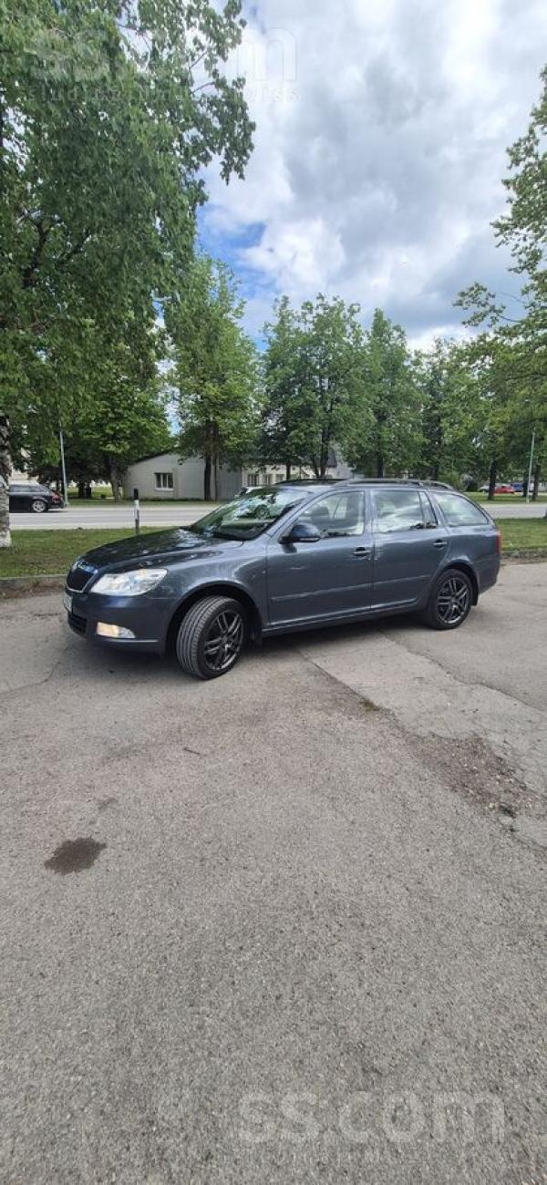 Grey Skoda Octavia 2009 in Aizkraukle, with an engine capacity of 1.40 L and mileage of 182 thousand km for 3500 €, photo 1 on AUTOMOTO.COM.LV