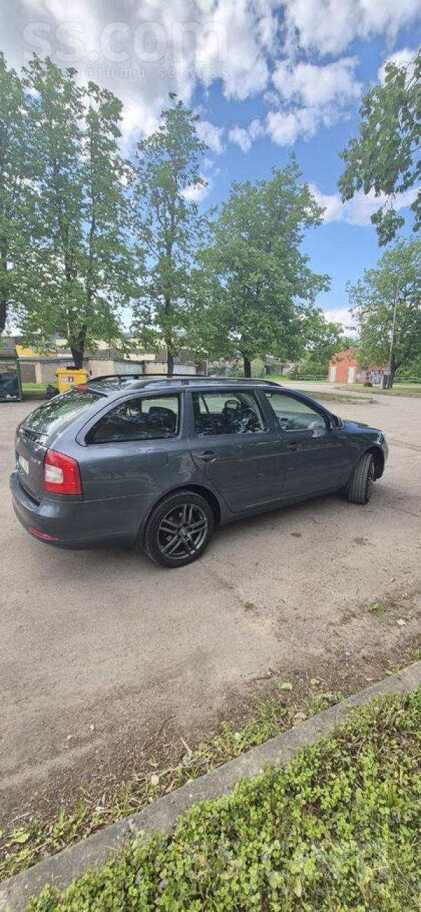 Grey Skoda Octavia 2009 in Aizkraukle, with an engine capacity of 1.40 L and mileage of 182 thousand km for 3500 €, photo 4 on AUTOMOTO.COM.LV