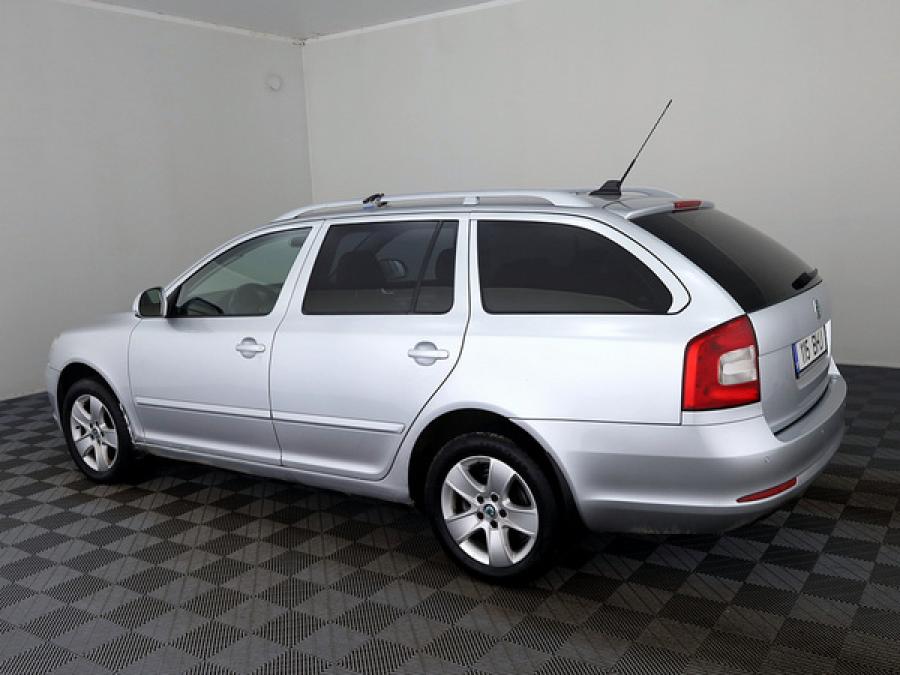 Pelēks Skoda Octavia 2009 Tallina, ar dzinēja tilpumu 2.00 L un nobraukumu 335 tūkst. km par 1799 €, foto 5 vietnē AUTOMOTO.COM.LV