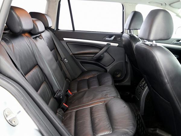 Pelēks Skoda Octavia 2009 Tallina, ar dzinēja tilpumu 2.00 L un nobraukumu 335 tūkst. km par 1799 €, foto 7 vietnē AUTOMOTO.COM.LV