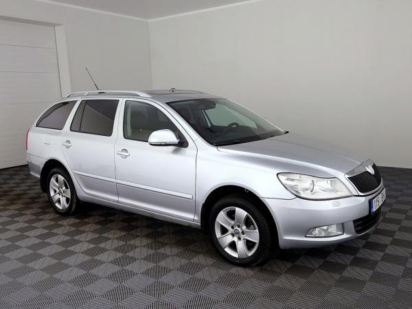 Pelēks Skoda Octavia 2009 Tallina, ar dzinēja tilpumu 2.00 L un nobraukumu 335 tūkst. km par 1799 €, foto 9 vietnē AUTOMOTO.COM.LV