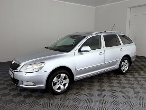 Pelēks Skoda Octavia 2009 Tallina, ar dzinēja tilpumu 2.00 L un nobraukumu 335 tūkst. km par 1799 €, foto 10 vietnē AUTOMOTO.COM.LV