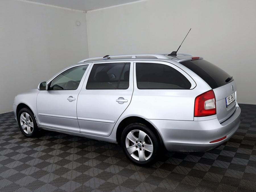 Pelēks Skoda Octavia 2009 Tallina, ar dzinēja tilpumu 2.00 L un nobraukumu 335 tūkst. km par 1799 €, foto 13 vietnē AUTOMOTO.COM.LV