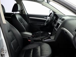 Pelēks Skoda Octavia 2009 Tallina, ar dzinēja tilpumu 2.00 L un nobraukumu 335 tūkst. km par 1799 €, foto 15 vietnē AUTOMOTO.COM.LV