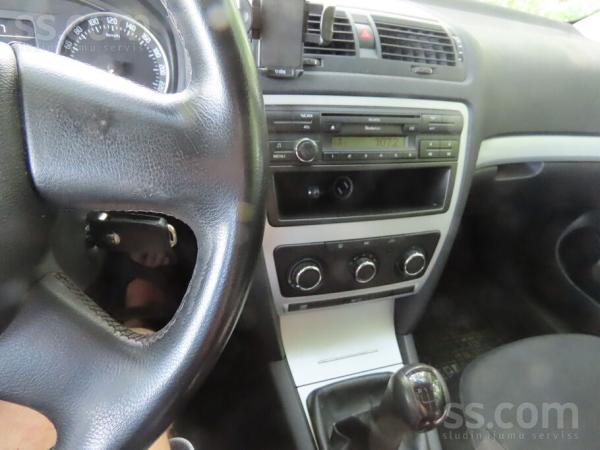 Pelēks Skoda Octavia 2009 Rīga, ar dzinēja tilpumu 1.60 L un nobraukumu 429 tūkst. km par 2650 €, foto 8 vietnē AUTOMOTO.COM.LV