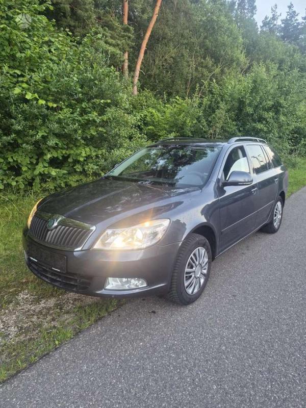 Grey Skoda Octavia 2009 in Vilnius, with an engine capacity of 1.60 L and mileage of 155 thousand km for 3500 €, photo 1 on AUTOMOTO.COM.LV