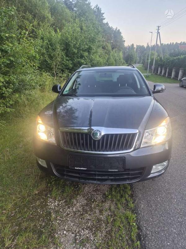 Grey Skoda Octavia 2009 in Vilnius, with an engine capacity of 1.60 L and mileage of 155 thousand km for 3500 €, photo 2 on AUTOMOTO.COM.LV