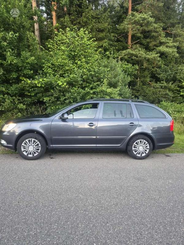 Grey Skoda Octavia 2009 in Vilnius, with an engine capacity of 1.60 L and mileage of 155 thousand km for 3500 €, photo 3 on AUTOMOTO.COM.LV