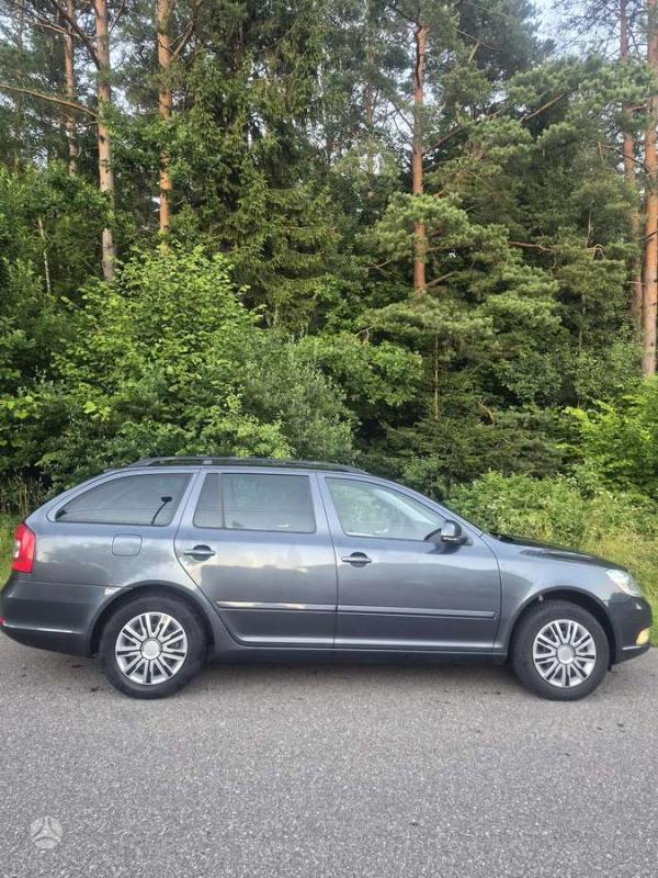 Grey Skoda Octavia 2009 in Vilnius, with an engine capacity of 1.60 L and mileage of 155 thousand km for 3500 €, photo 5 on AUTOMOTO.COM.LV