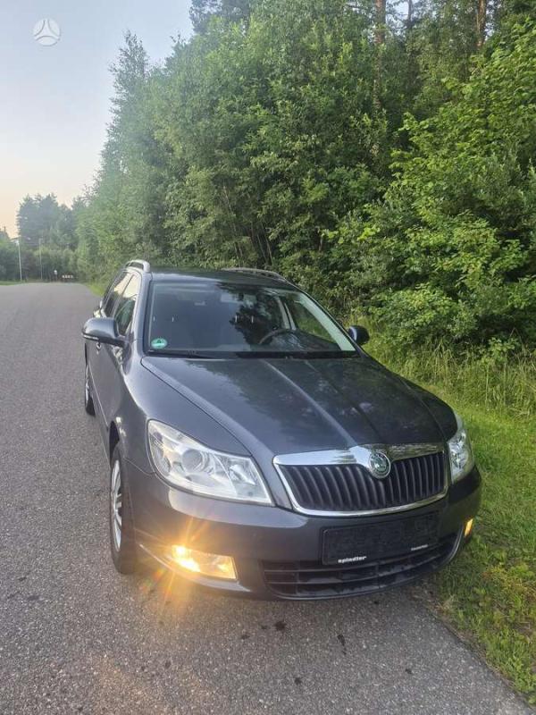 Grey Skoda Octavia 2009 in Vilnius, with an engine capacity of 1.60 L and mileage of 155 thousand km for 3500 €, photo 6 on AUTOMOTO.COM.LV
