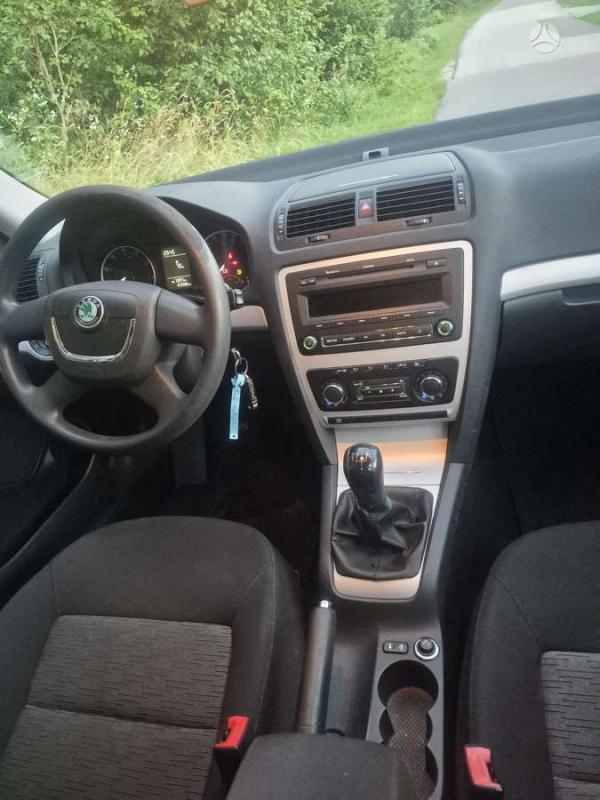 Grey Skoda Octavia 2009 in Vilnius, with an engine capacity of 1.60 L and mileage of 155 thousand km for 3500 €, photo 7 on AUTOMOTO.COM.LV