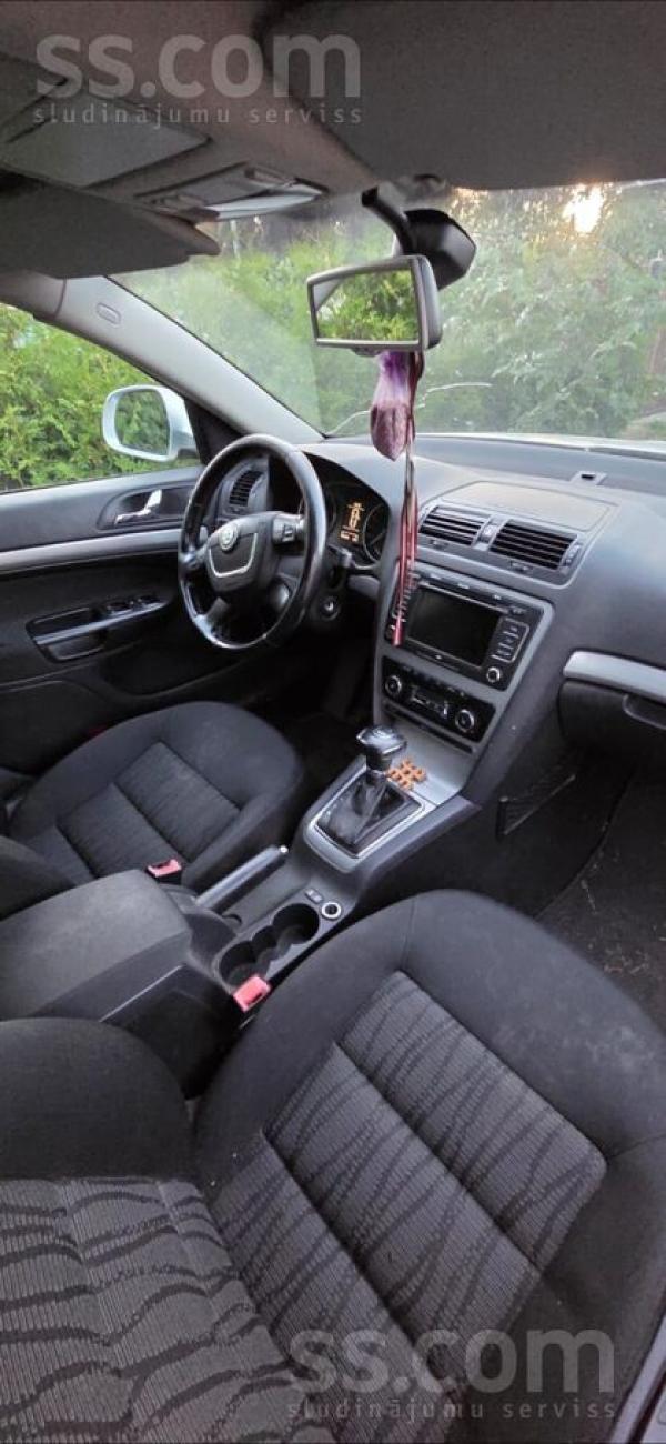 Pelēks Skoda Octavia 2009 Rīga, ar dzinēja tilpumu 2.00 L un nobraukumu 402 tūkst. km par 1050 €, foto 6 vietnē AUTOMOTO.COM.LV
