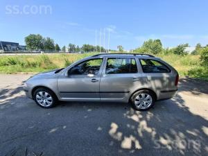 Pelēks Skoda Octavia 2009 Rīga, ar dzinēja tilpumu 2.00 L un nobraukumu 275 tūkst. km par 2100 €, foto 5 vietnē AUTOMOTO.COM.LV