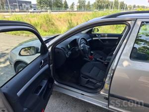 Pelēks Skoda Octavia 2009 Rīga, ar dzinēja tilpumu 2.00 L un nobraukumu 275 tūkst. km par 2100 €, foto 11 vietnē AUTOMOTO.COM.LV