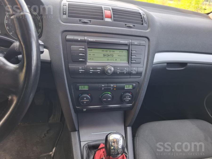 Pelēks Skoda Octavia 2009 Rīga, ar dzinēja tilpumu 2.00 L un nobraukumu 275 tūkst. km par 2100 €, foto 15 vietnē AUTOMOTO.COM.LV