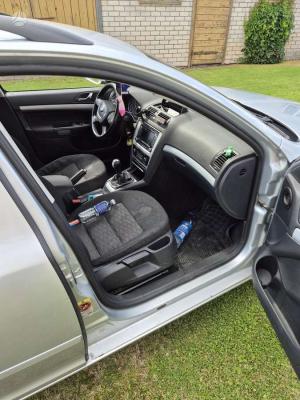 Grey Skoda Octavia 2009 in Rokiskis, with an engine capacity of 1.90 L and mileage of 342 thousand km for 1750 €, photo 7 on AUTOMOTO.COM.LV