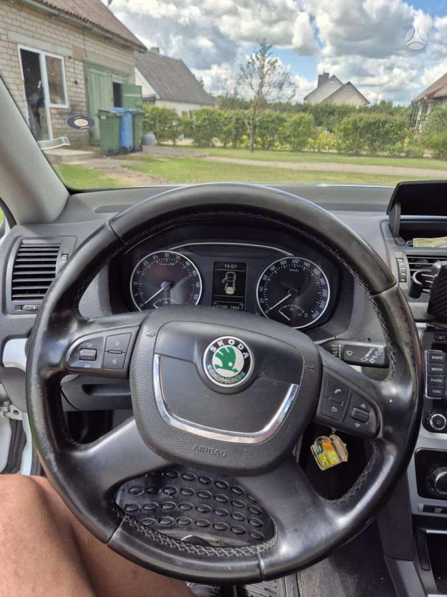 Grey Skoda Octavia 2009 in Rokiskis, with an engine capacity of 1.90 L and mileage of 342 thousand km for 1750 €, photo 9 on AUTOMOTO.COM.LV
