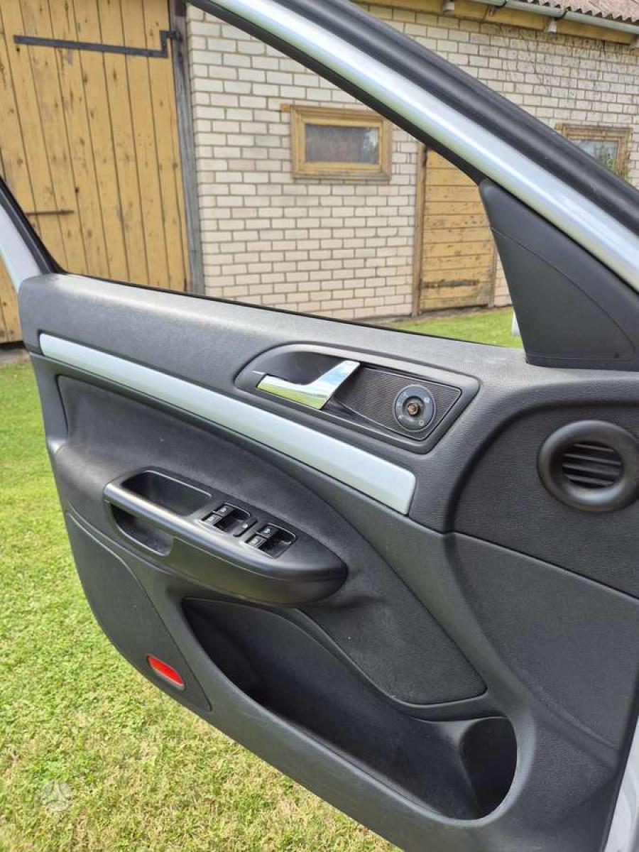 Grey Skoda Octavia 2009 in Rokiskis, with an engine capacity of 1.90 L and mileage of 342 thousand km for 1750 €, photo 10 on AUTOMOTO.COM.LV