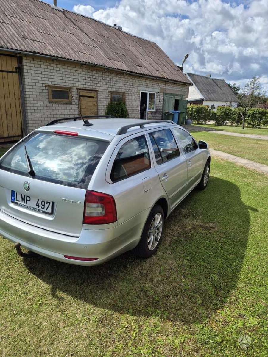 Grey Skoda Octavia 2009 in Rokiskis, with an engine capacity of 1.90 L and mileage of 342 thousand km for 1750 €, photo 15 on AUTOMOTO.COM.LV