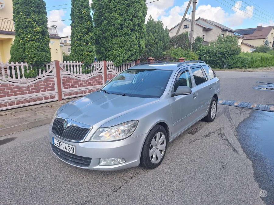 Grey Skoda Octavia 2009 in Klaipeda, with an engine capacity of 1.90 L and mileage of 300 thousand km for 1850 €, photo 1 on AUTOMOTO.COM.LV