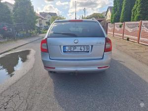 Grey Skoda Octavia 2009 in Klaipeda, with an engine capacity of 1.90 L and mileage of 300 thousand km for 1850 €, photo 6 on AUTOMOTO.COM.LV