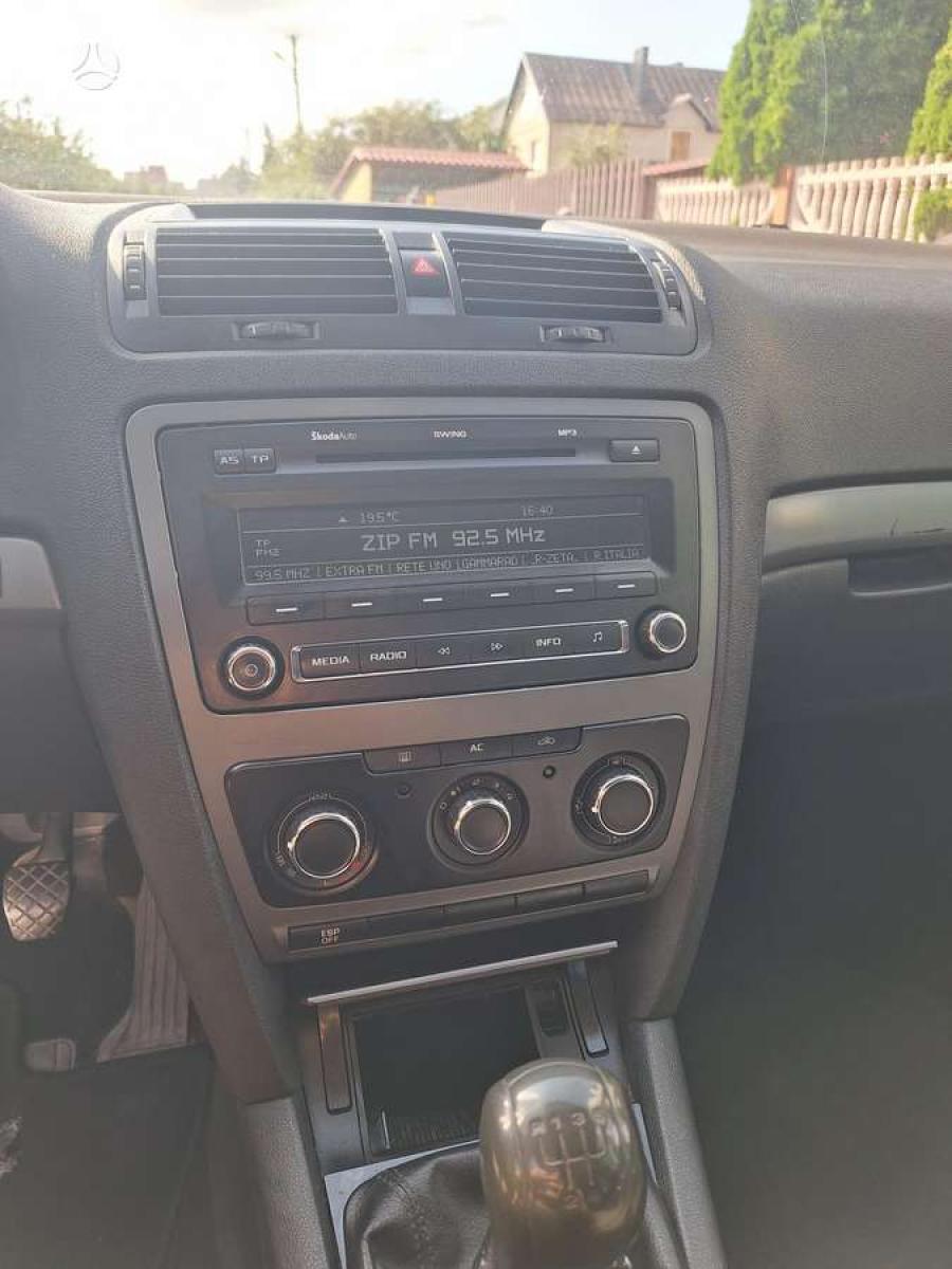 Grey Skoda Octavia 2009 in Klaipeda, with an engine capacity of 1.90 L and mileage of 300 thousand km for 1850 €, photo 9 on AUTOMOTO.COM.LV