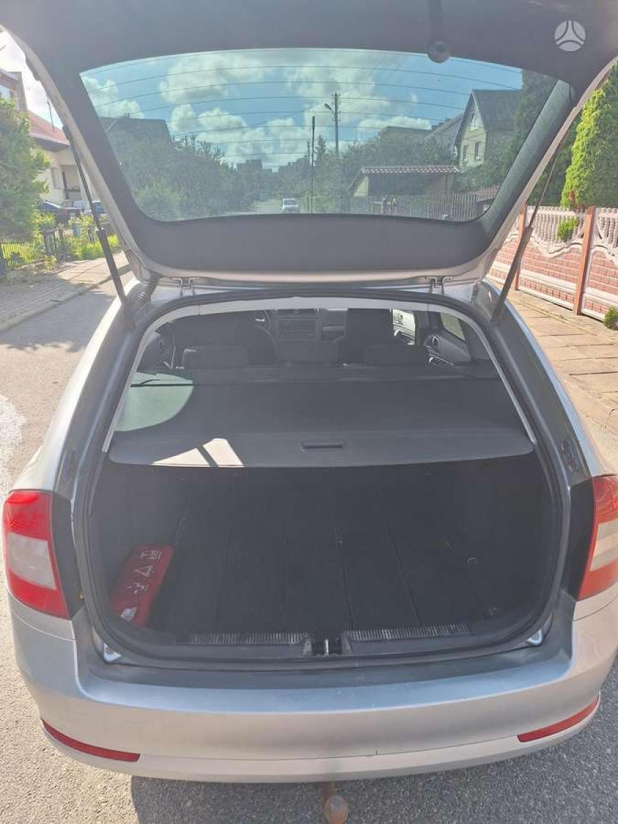 Grey Skoda Octavia 2009 in Klaipeda, with an engine capacity of 1.90 L and mileage of 300 thousand km for 1850 €, photo 10 on AUTOMOTO.COM.LV