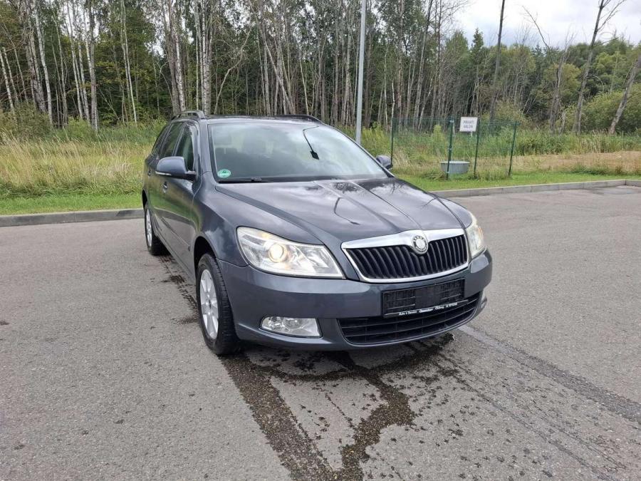 Grey Skoda Octavia 2009 in Utena, with an engine capacity of 1.90 L and mileage of 245 thousand km for 3850 €, photo 1 on AUTOMOTO.COM.LV