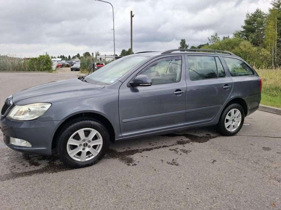 Grey Skoda Octavia 2009 in Utena, with an engine capacity of 1.90 L and mileage of 245 thousand km for 3850 €, photo 8 on AUTOMOTO.COM.LV