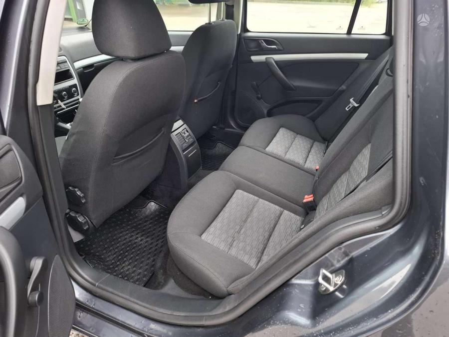 Grey Skoda Octavia 2009 in Utena, with an engine capacity of 1.90 L and mileage of 245 thousand km for 3850 €, photo 12 on AUTOMOTO.COM.LV