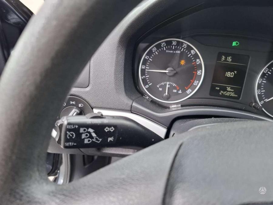 Grey Skoda Octavia 2009 in Utena, with an engine capacity of 1.90 L and mileage of 245 thousand km for 3850 €, photo 13 on AUTOMOTO.COM.LV