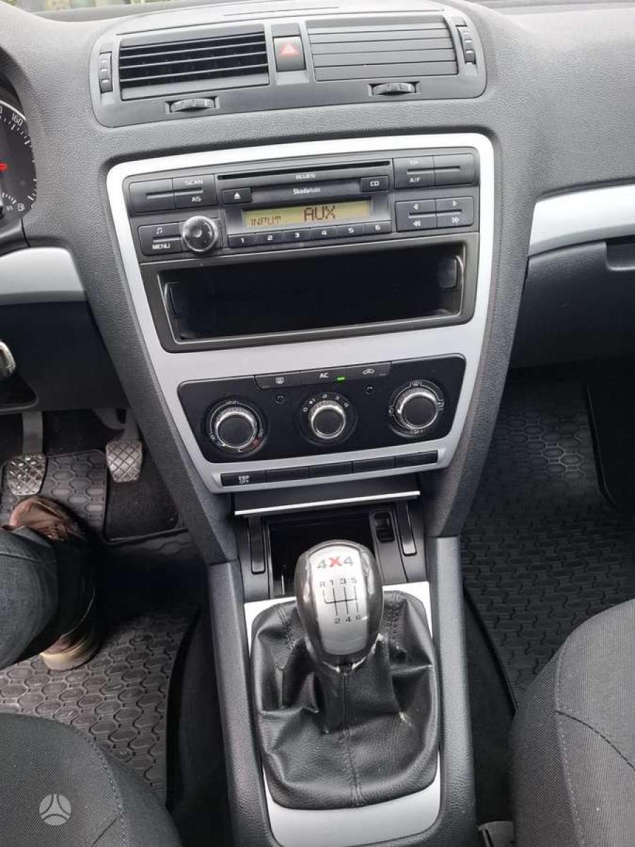 Grey Skoda Octavia 2009 in Utena, with an engine capacity of 1.90 L and mileage of 245 thousand km for 3850 €, photo 14 on AUTOMOTO.COM.LV