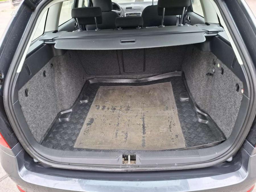 Grey Skoda Octavia 2009 in Utena, with an engine capacity of 1.90 L and mileage of 245 thousand km for 3850 €, photo 17 on AUTOMOTO.COM.LV