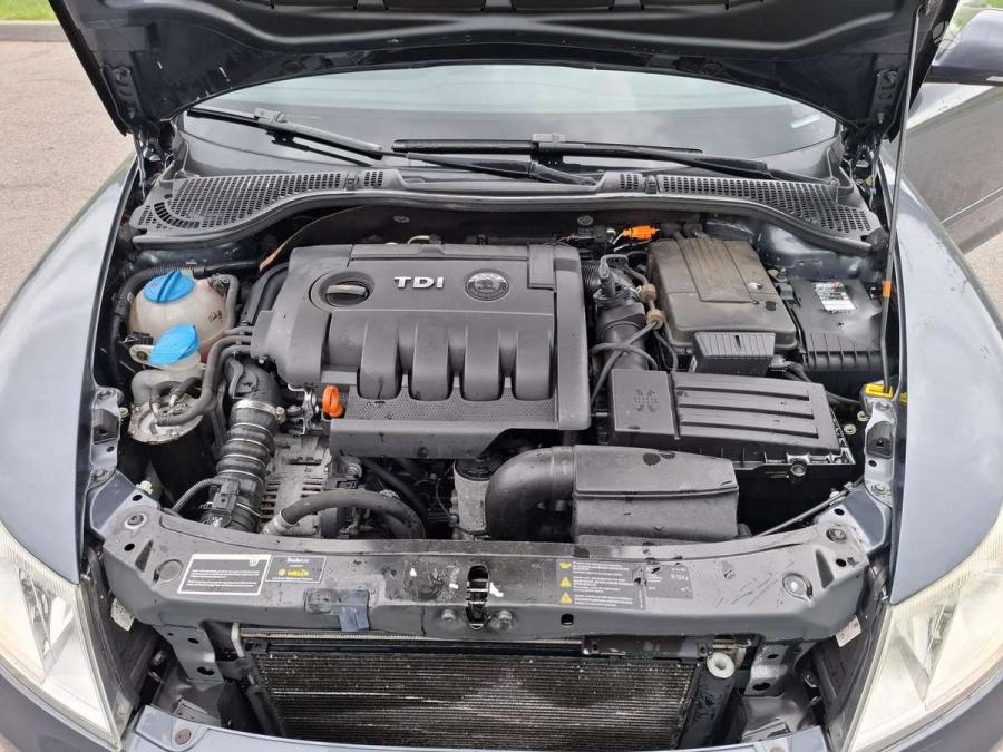 Grey Skoda Octavia 2009 in Utena, with an engine capacity of 1.90 L and mileage of 245 thousand km for 3850 €, photo 18 on AUTOMOTO.COM.LV
