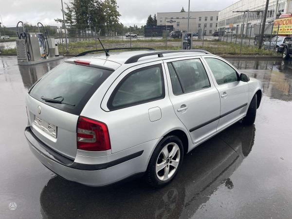 Pelēks Skoda Octavia 2009 Panevēža, ar dzinēja tilpumu 1.90 L un nobraukumu 195 tūkst. km par 1650 €, foto 5 vietnē AUTOMOTO.COM.LV