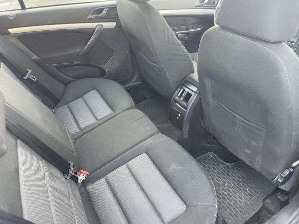 Pelēks Skoda Octavia 2009 Panevēža, ar dzinēja tilpumu 1.90 L un nobraukumu 195 tūkst. km par 1650 €, foto 8 vietnē AUTOMOTO.COM.LV