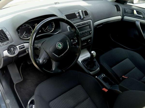 Grey Skoda Octavia 2009 in Kaunas, with an engine capacity of 1.80 L and mileage of 368 thousand km for 3500 €, photo 6 on AUTOMOTO.COM.LV