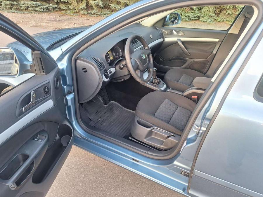 Pelēks Skoda Octavia 2009 Utena, ar dzinēja tilpumu 1.90 L un nobraukumu 245 tūkst. km par 3550 €, foto 7 vietnē AUTOMOTO.COM.LV