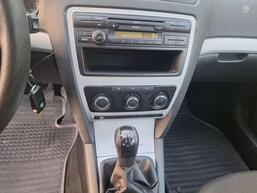 Pelēks Skoda Octavia 2009 Utena, ar dzinēja tilpumu 1.90 L un nobraukumu 245 tūkst. km par 3550 €, foto 9 vietnē AUTOMOTO.COM.LV
