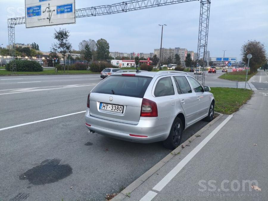 Grey Skoda Octavia 2009 in Riga, with an engine capacity of 2.00 L and mileage of 472 thousand km for 2300 €, photo 3 on AUTOMOTO.COM.LV