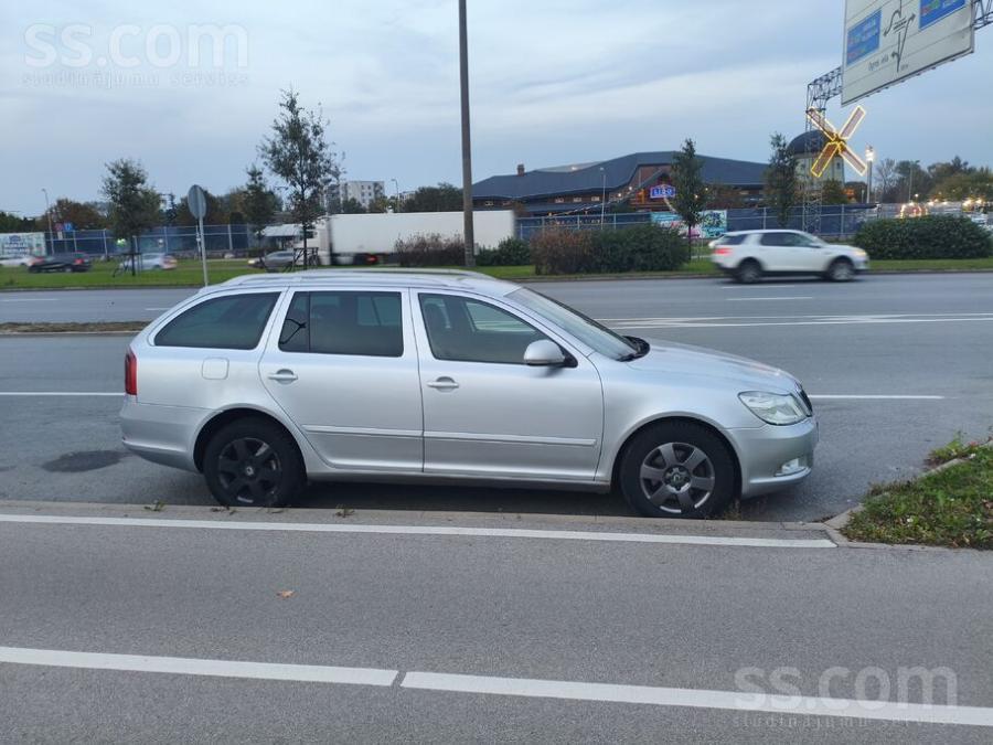 Grey Skoda Octavia 2009 in Riga, with an engine capacity of 2.00 L and mileage of 472 thousand km for 2300 €, photo 4 on AUTOMOTO.COM.LV