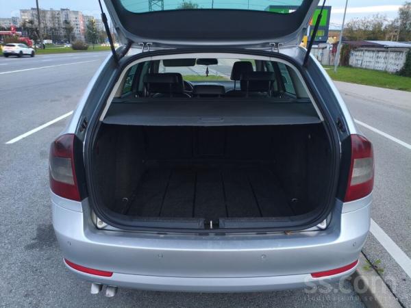 Grey Skoda Octavia 2009 in Riga, with an engine capacity of 2.00 L and mileage of 472 thousand km for 2300 €, photo 6 on AUTOMOTO.COM.LV