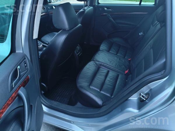 Grey Skoda Octavia 2009 in Riga, with an engine capacity of 2.00 L and mileage of 472 thousand km for 2300 €, photo 7 on AUTOMOTO.COM.LV