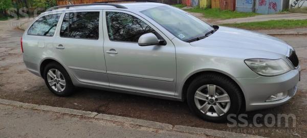 Pelēks Skoda Octavia 2010 Rīga, ar dzinēja tilpumu 1.60 L un nobraukumu 291 tūkst. km par 2650 €, foto 3 vietnē AUTOMOTO.COM.LV