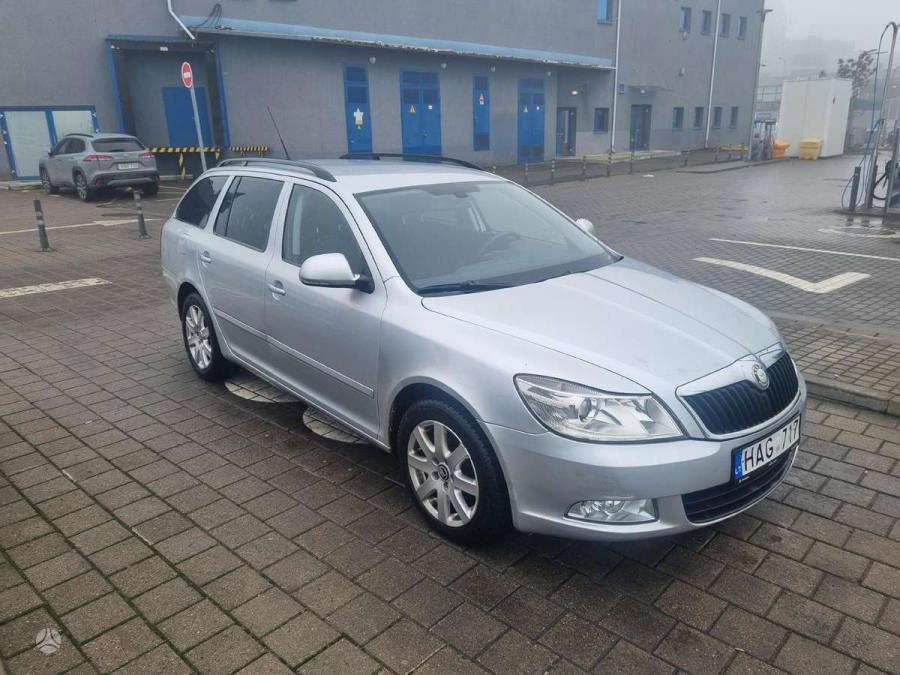Pelēks Skoda Octavia 2010 Viļņa, ar dzinēja tilpumu 1.60 L un nobraukumu 232 tūkst. km par 3200 €, foto 1 vietnē AUTOMOTO.COM.LV