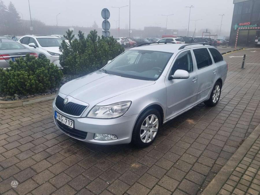 Pelēks Skoda Octavia 2010 Viļņa, ar dzinēja tilpumu 1.60 L un nobraukumu 232 tūkst. km par 3200 €, foto 2 vietnē AUTOMOTO.COM.LV