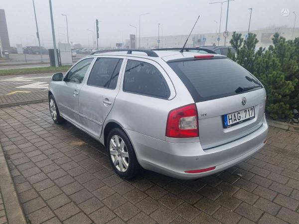 Pelēks Skoda Octavia 2010 Viļņa, ar dzinēja tilpumu 1.60 L un nobraukumu 232 tūkst. km par 3200 €, foto 3 vietnē AUTOMOTO.COM.LV