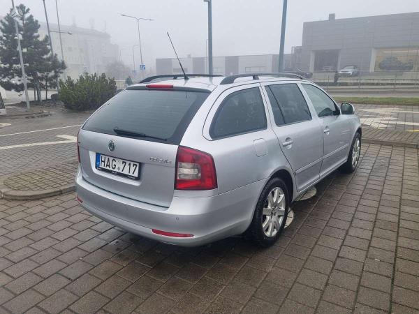 Pelēks Skoda Octavia 2010 Viļņa, ar dzinēja tilpumu 1.60 L un nobraukumu 232 tūkst. km par 3200 €, foto 4 vietnē AUTOMOTO.COM.LV